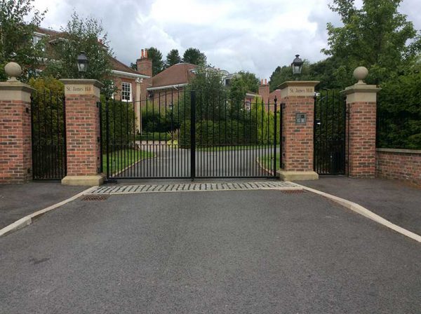 WROUGHT IRON GATES | COUNTRY GATES AND BARRIERS