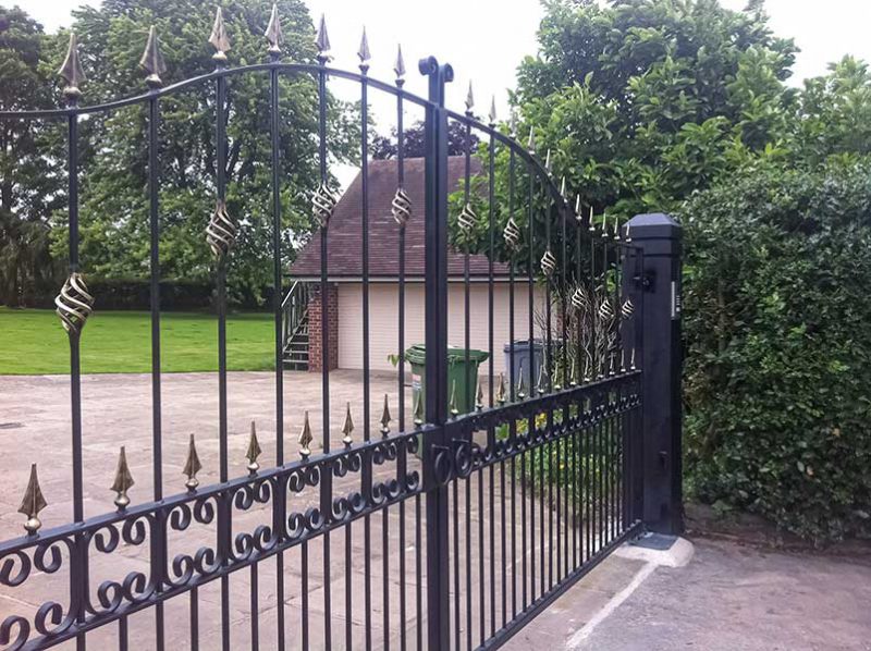 WROUGHT IRON GATES | COUNTRY GATES AND BARRIERS