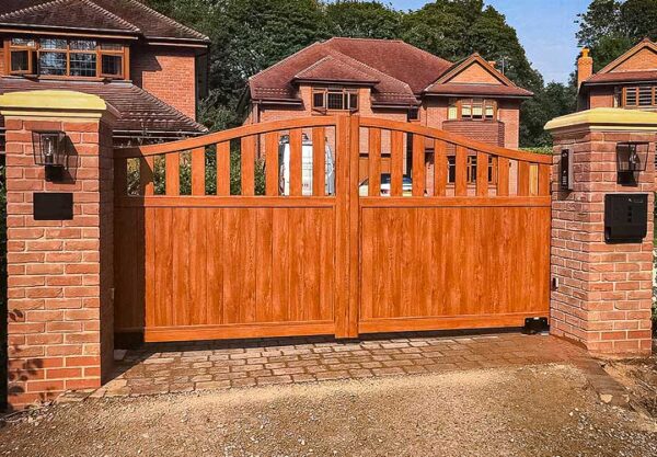 COUNTRY GATES AND BARRIERS Driveway Gates & Barriers