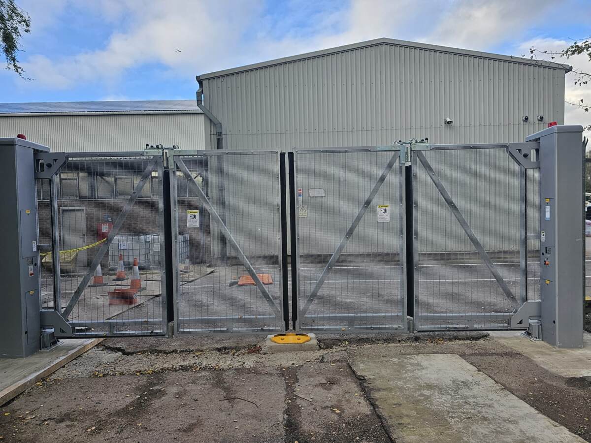 AUTOMATED BI-FOLD SPEED GATES | COUNTRY GATES AND BARRIERS