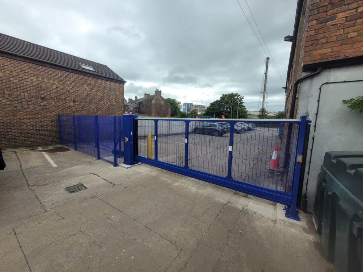COMMERCIAL SLIDING GATES | COUNTRY GATES AND BARRIERS