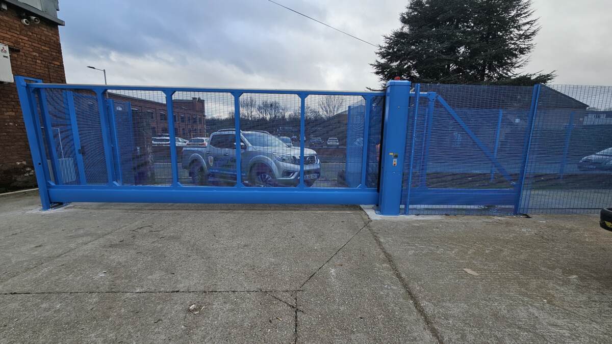 COMMERCIAL SLIDING GATES | COUNTRY GATES AND BARRIERS