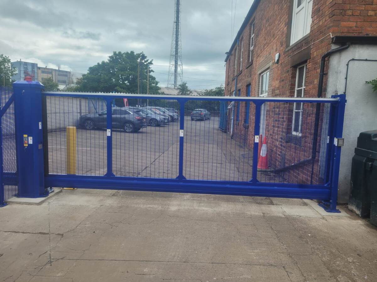 COMMERCIAL SLIDING GATES | COUNTRY GATES AND BARRIERS
