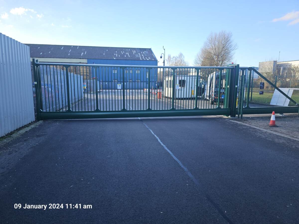COMMERCIAL SLIDING GATES | COUNTRY GATES AND BARRIERS