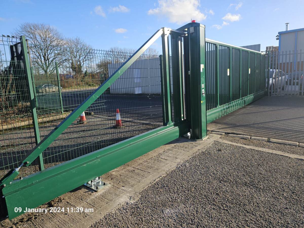 COMMERCIAL SLIDING GATES | COUNTRY GATES AND BARRIERS